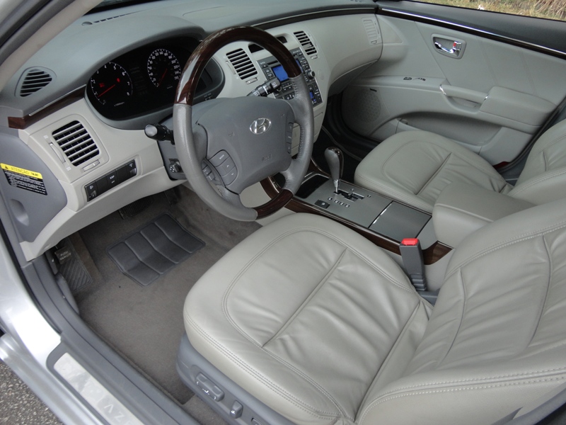 Hyundai Azera 2009 Interior