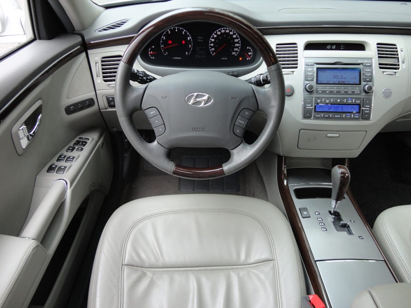 Hyundai Azera 2009 Interior